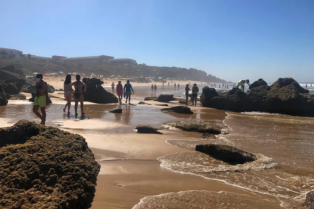 Calas de Roche, un paraíso al pie de los acantilados - La Costa de Cádiz